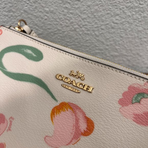 Coach | Bags | Coach Large Corner Zip Wristlet With Dreamy Land Floral ...